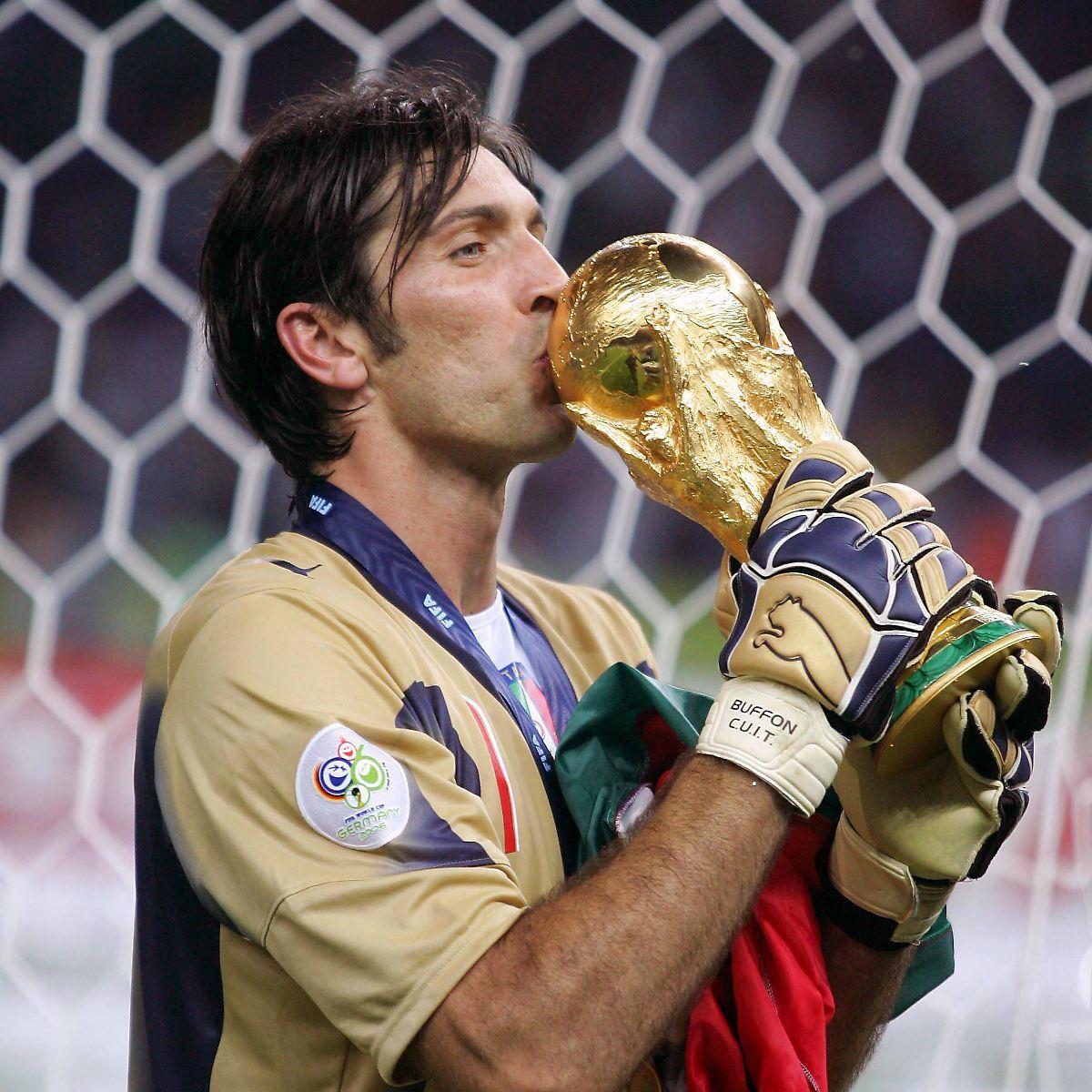Gigi Buffon: carriera e record del portiere del secolo